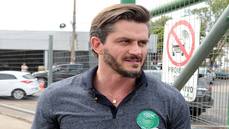 Ex-BBB e Fazenda, Marcos Harter está apto a disputar vaga a camará ...