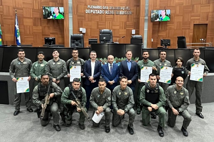 Policiais e bombeiros são homenageados pela ALMT por trabalho ...